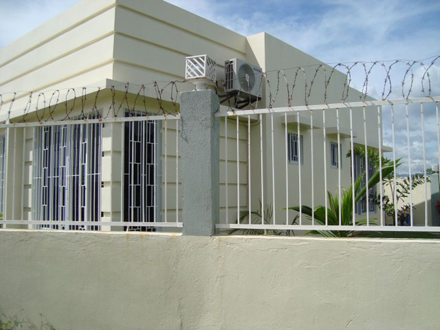 Cordova-house-262-barbed-wire-fence | Mactan Properties